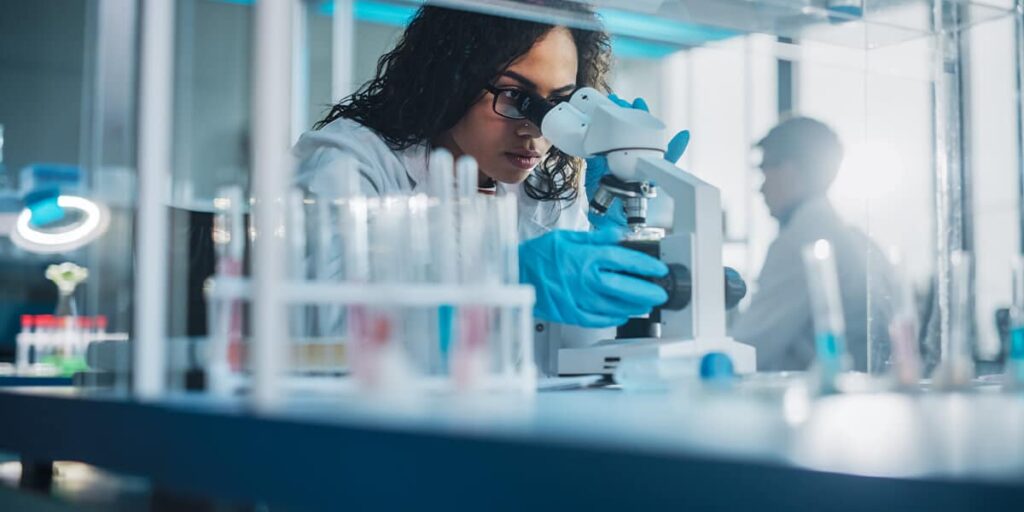 The Difference Between Progressive & Regressive H&E Staining