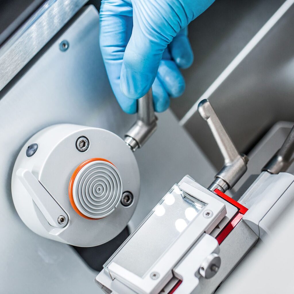 MNT High-End Cryostat by SLEE | Request a quote!